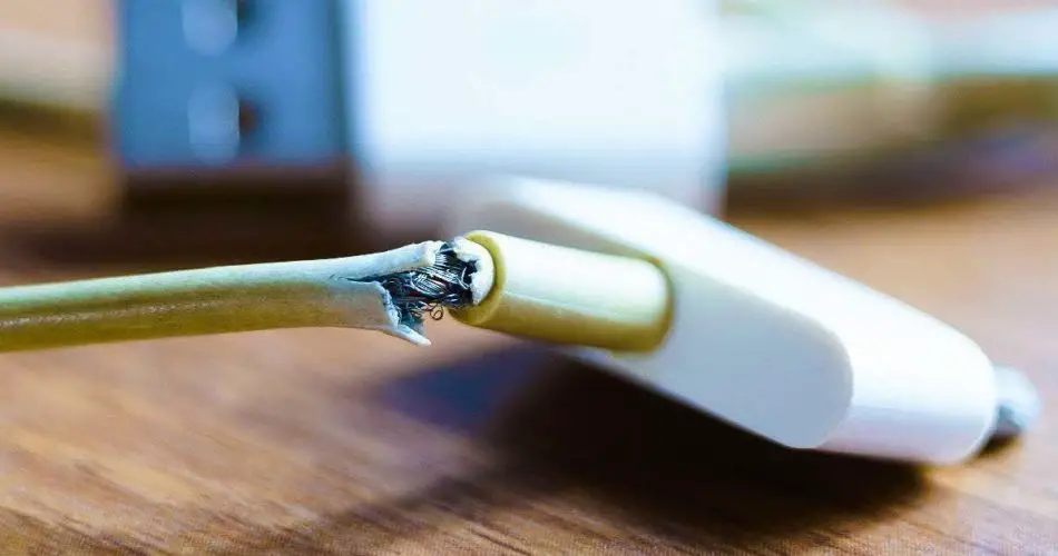 ¿Cómo reparar un cable de celular defectuoso? – mi trucos caseros